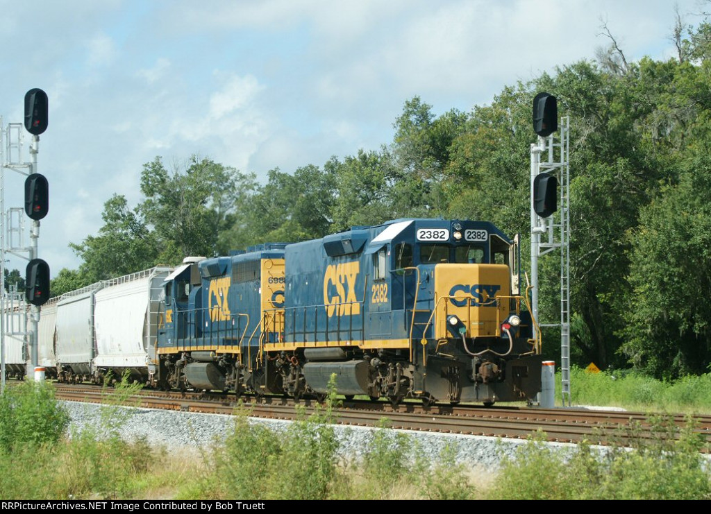 CSX Slug Set 2382 - 6982 head northbound out of Wildwood